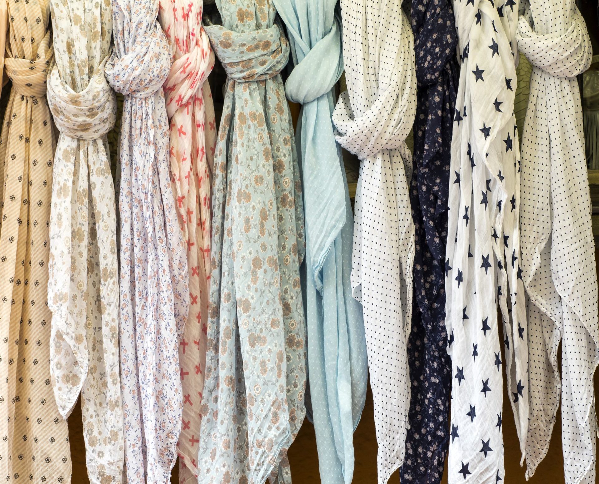 8 Creative Way to Store and Organize Scarves - 2024 Guide - InSerbia News
