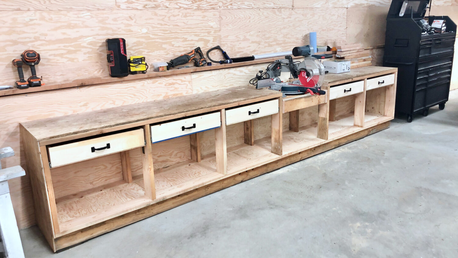 Workbench with Drawers 101: Must-Have Features for Your Workspace ...